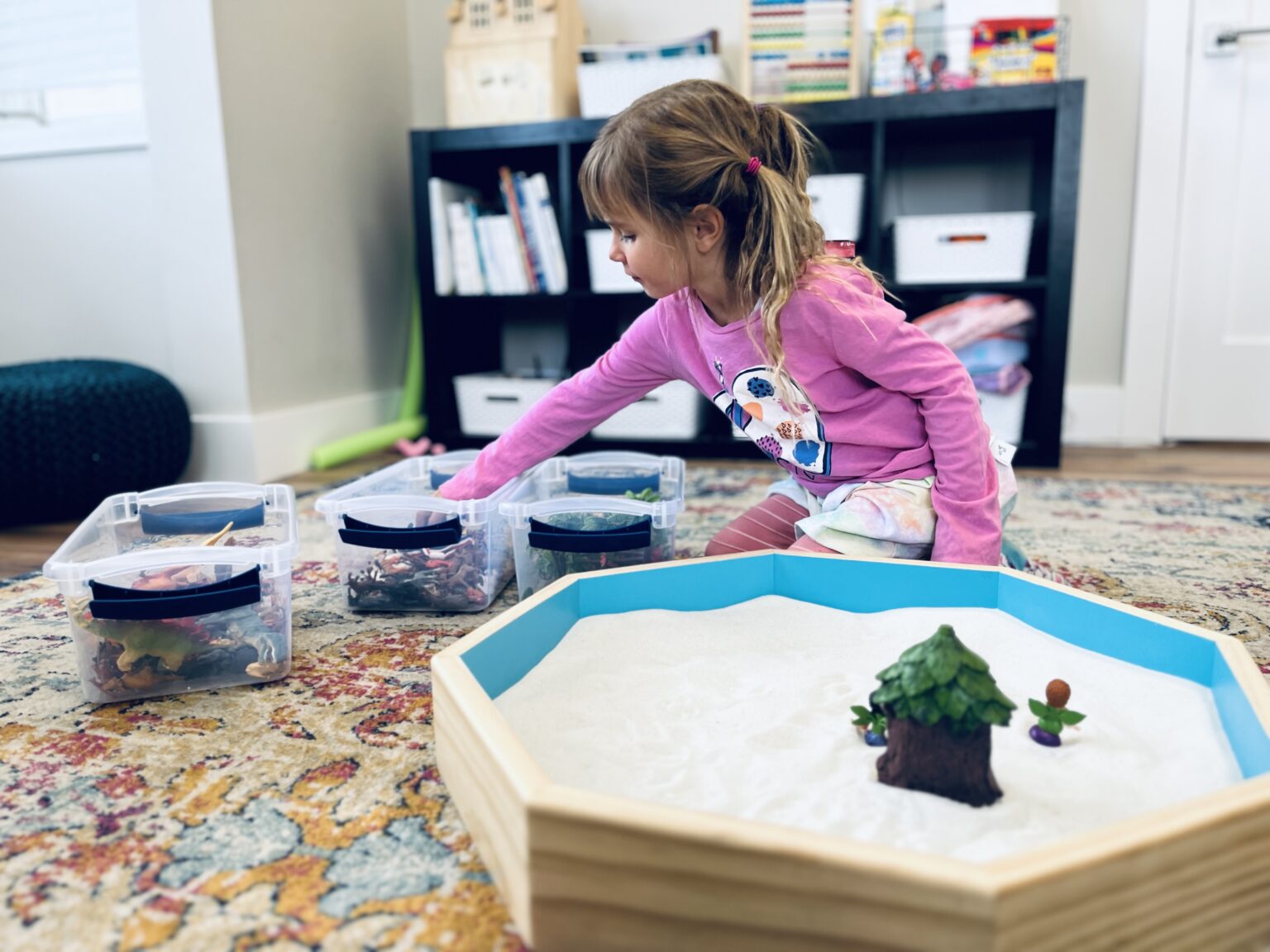 Synergetic Play Therapy – Integrating Mundos
